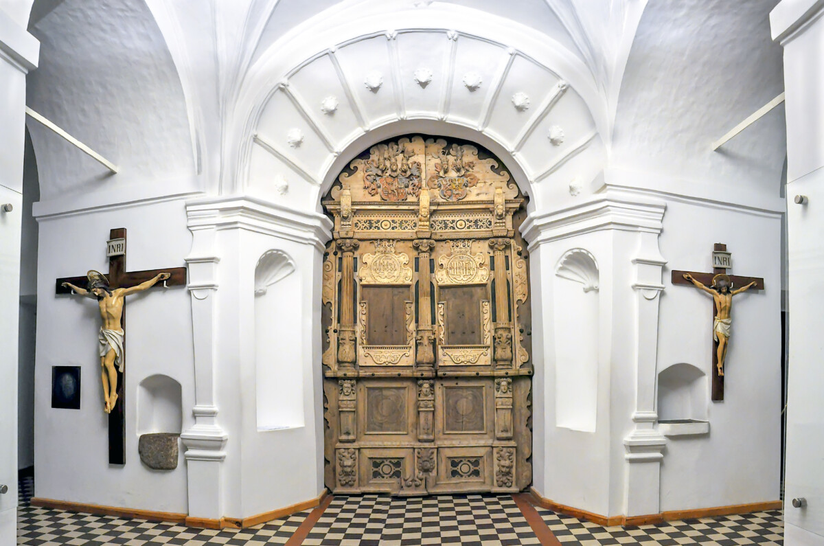 Seniausios bažnyčios durys